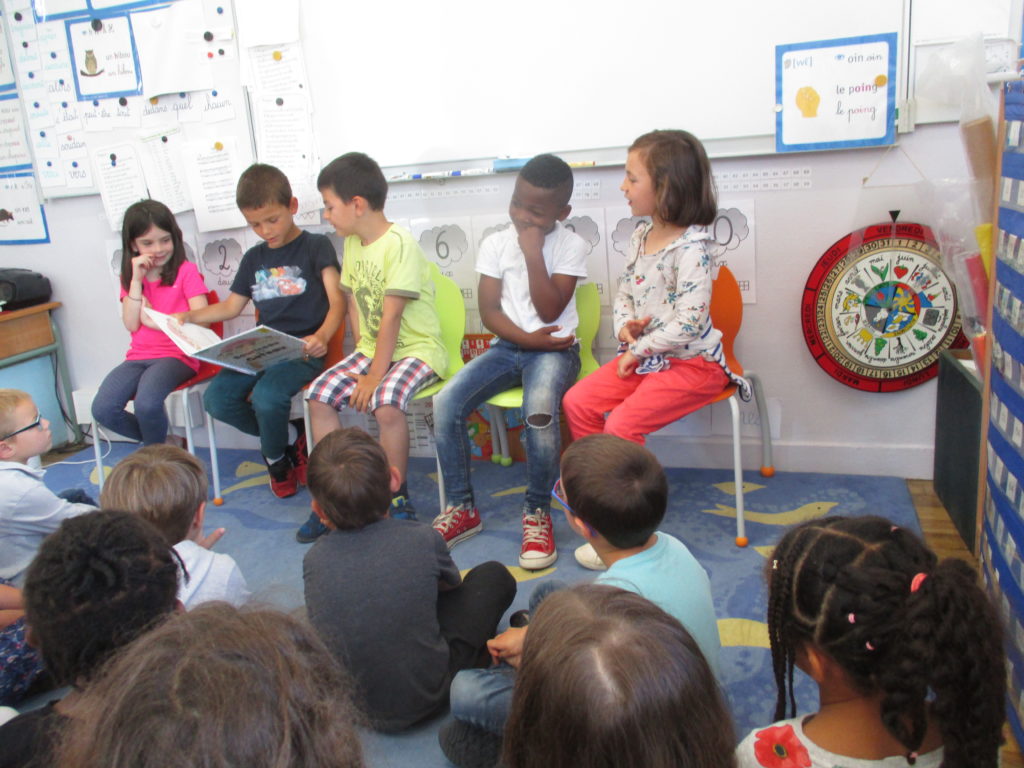Visite de la classe de CP par les GS - École Sainte Marie Visite de la classe de CP par les GS - École Sainte Marie